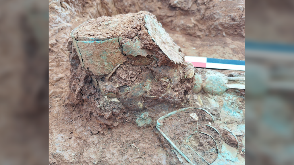 En Grèce, une tombe élaborée vieille de 2 700 ans contient l ...